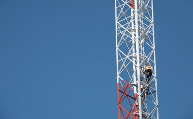 Telecom repairs go bad as two fall off radio transmission tower ...