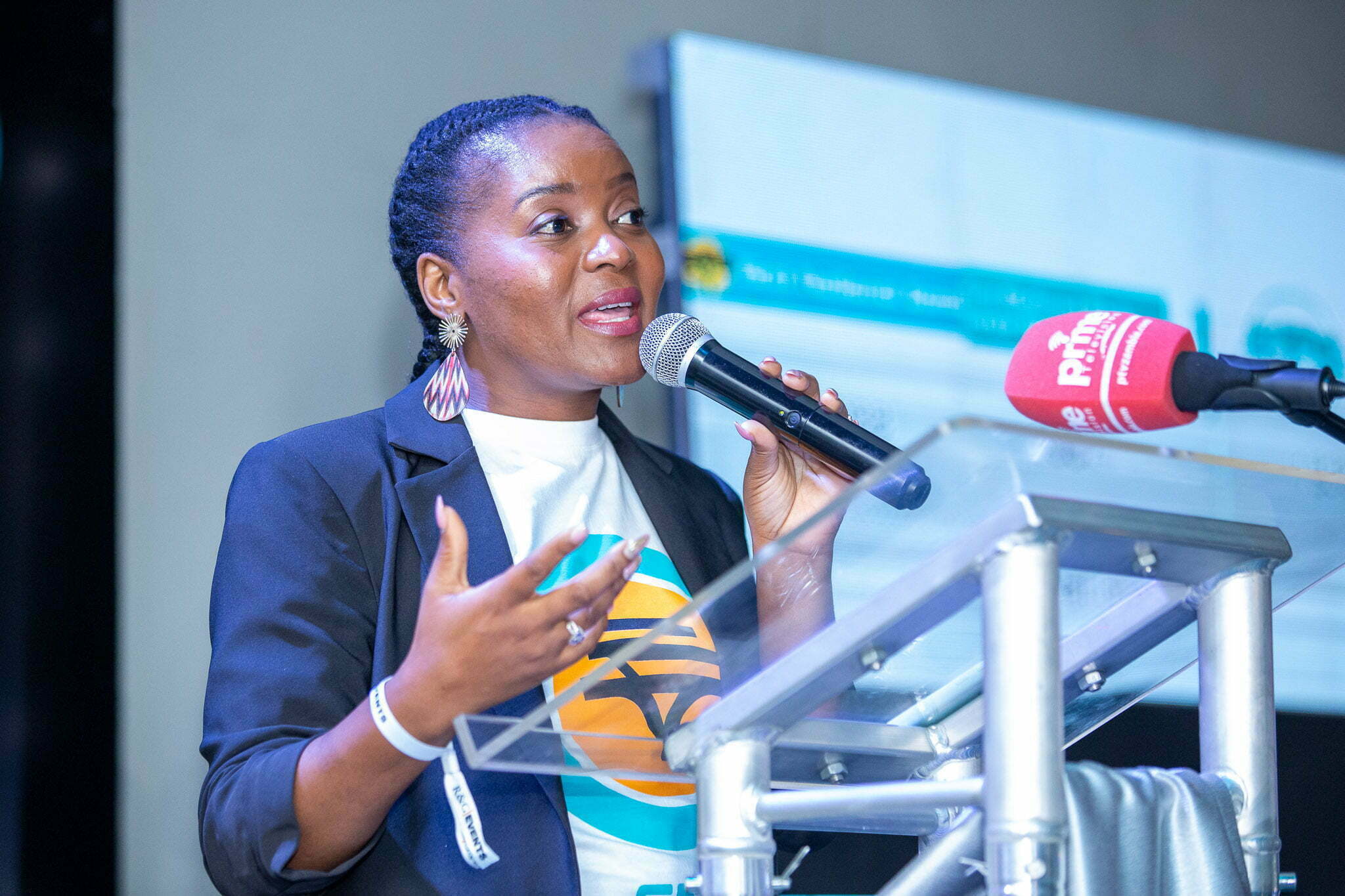 FNB explains why it discourages over the counter deposits of less than ...