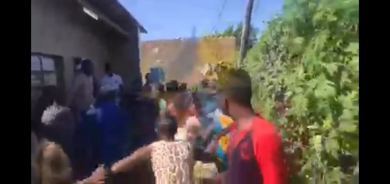 Angry mob attempts to demolish confessed killer’s house – Zambia: News ...