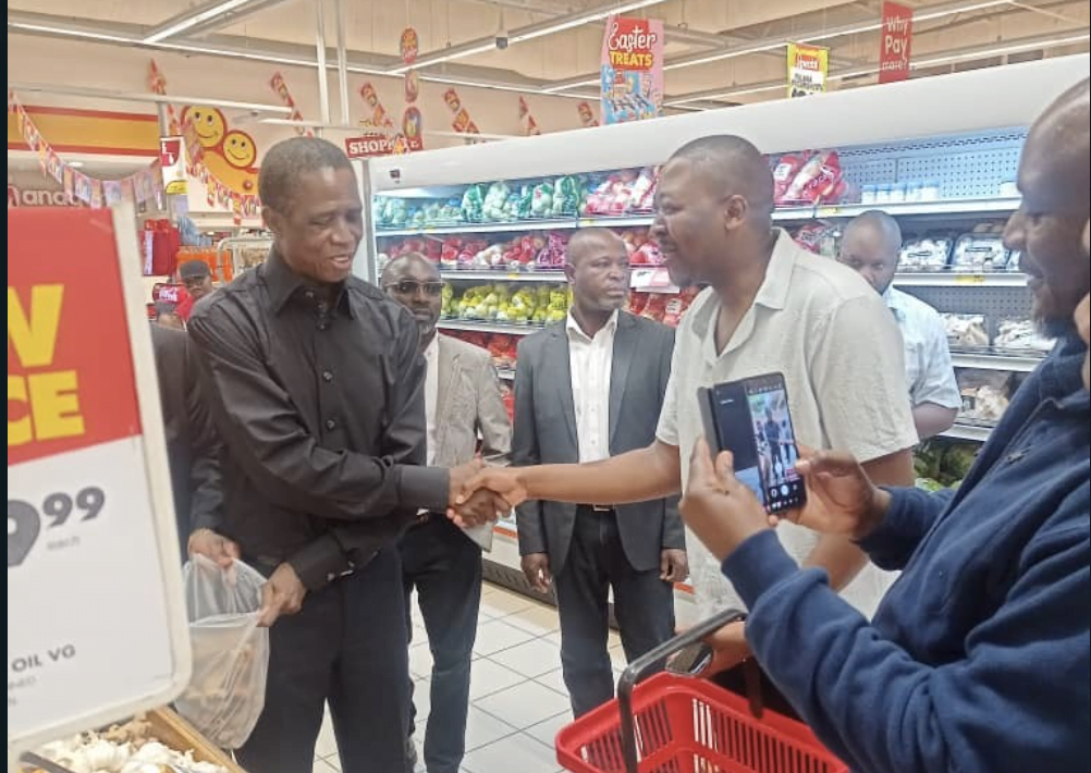 Lungu interacts with some members of public in Shoprite – Zambia: News ...