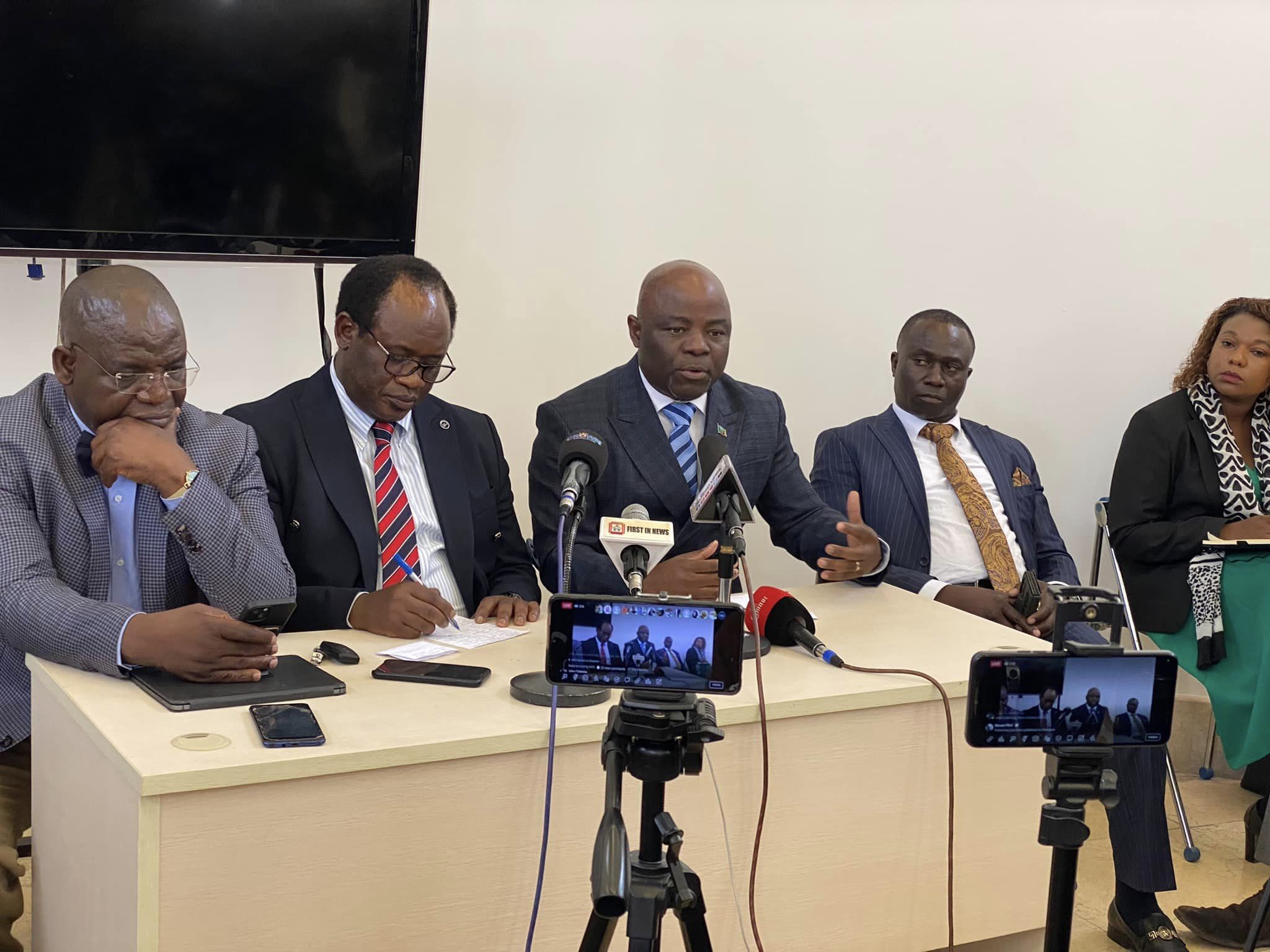 Opposition explains silent protest in Parley: “we’ve been reduced to ...